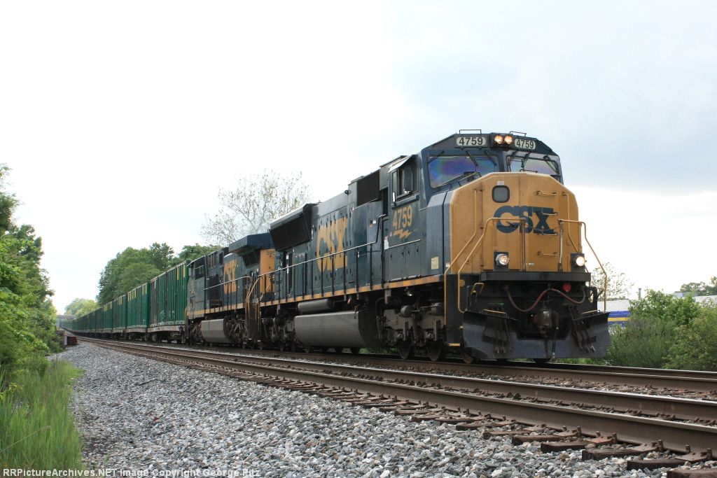 CSX 4759 and train Q702